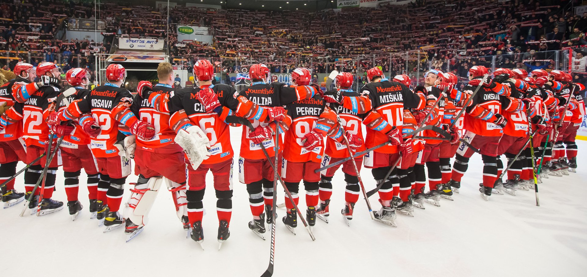 Originální dresy z historického úspěchu míří do aukce | Mountfield HK