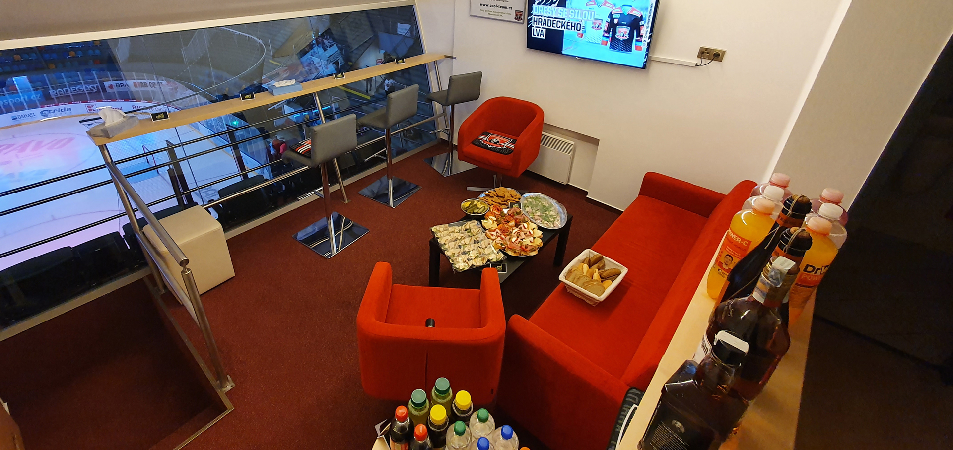 Jedinečný zážitek z hokeje? Pronajměte si skybox v ČPP Aréně ...