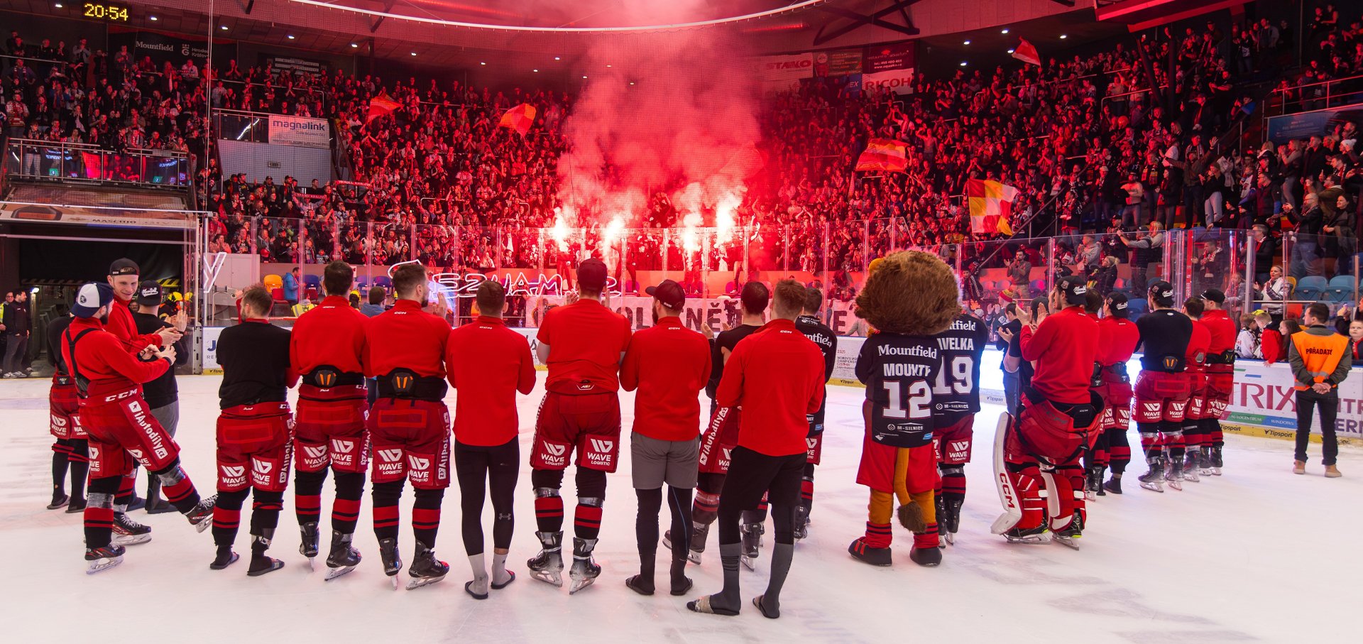 Stadion plný emocí! Prodlužte si svou permici na 100. sezonu ...